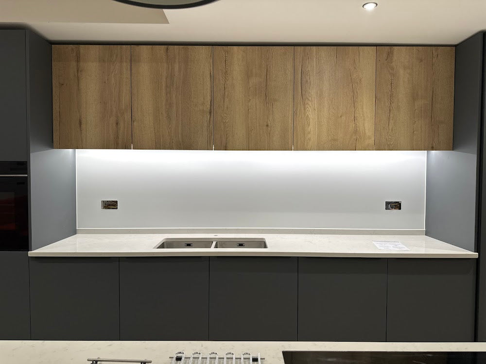 "White Onyx" - LED Backlit Glass Splashback - Bespoke – CreoGlass®